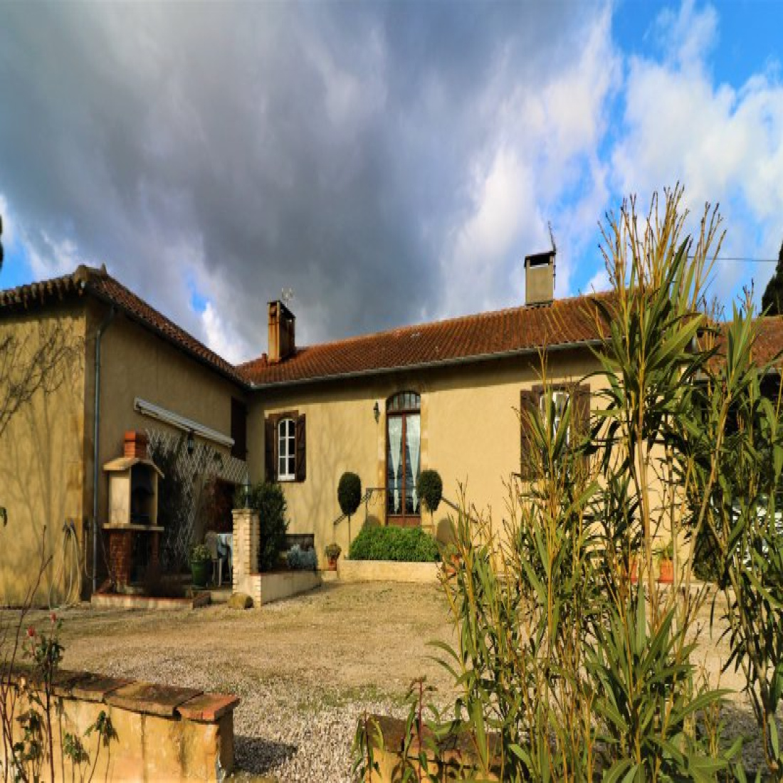 vente-jolie-maison-de-campagne-restaur-e-avec-charme-terrain-arbor